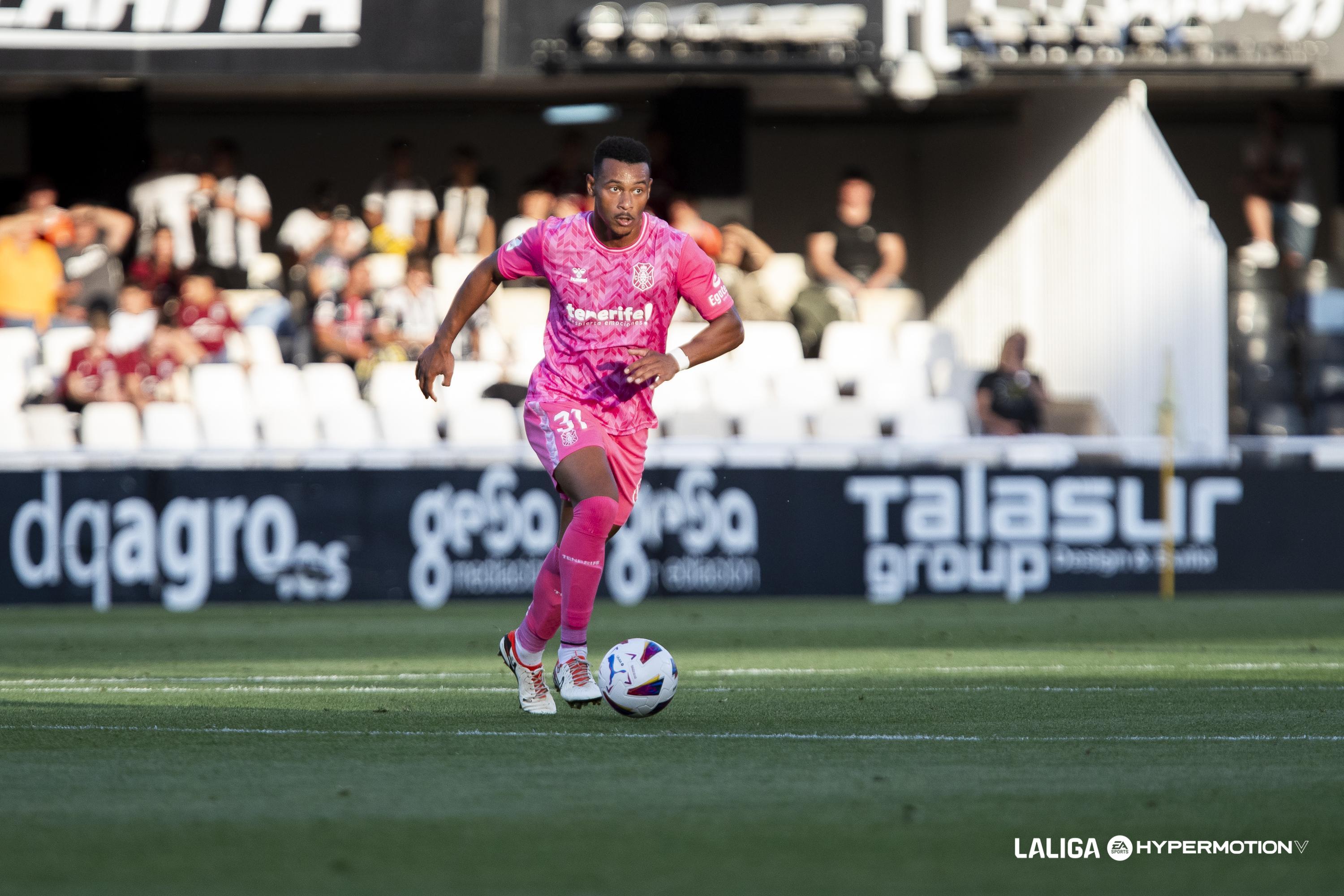 Acuerdo para el traspaso de Loïc Williams | CD Tenerife | Web Oficial