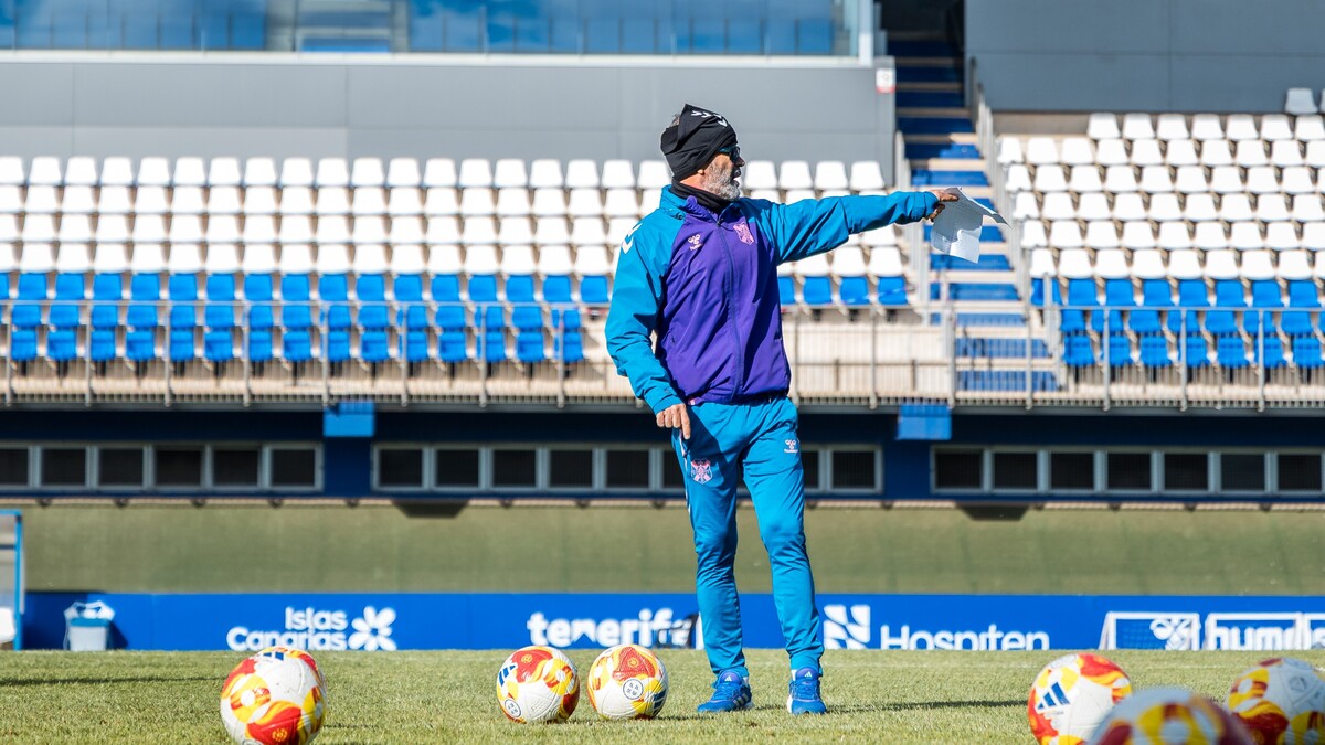 El CD Tenerife prepara la también exigente visita del CF Talavera | CD ...